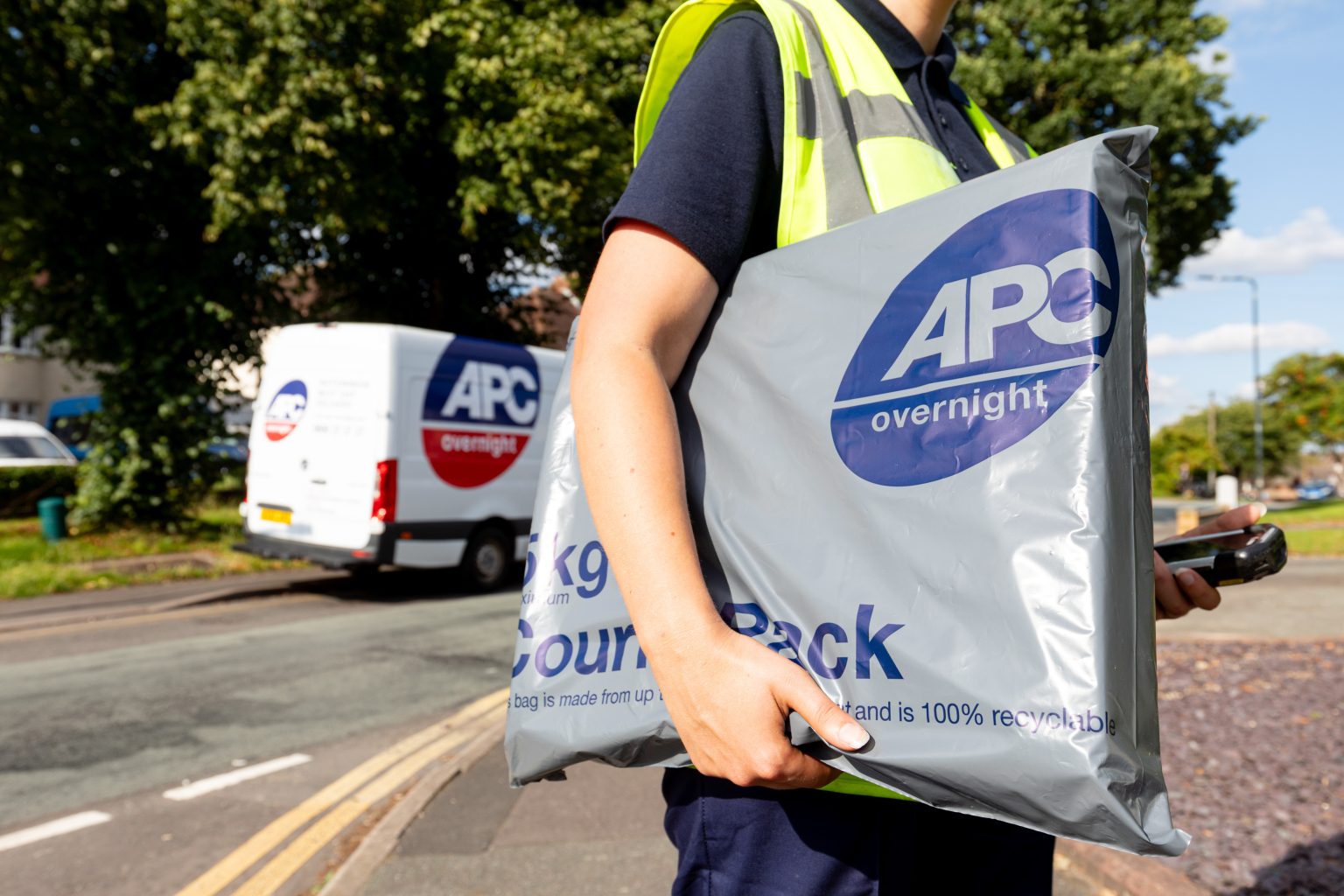 The APC expands Parcelly partnership to 2,500 stores across the UK ...